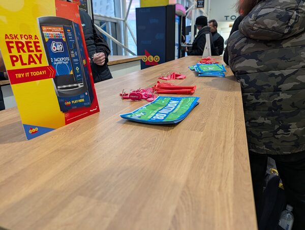 [Toronto Union Station] Best Buy Vision Space contest (York Concourse ...